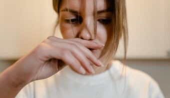 Saskia: “Hij doucht ’s ochtends niet en daar heeft het hele kantoor ...